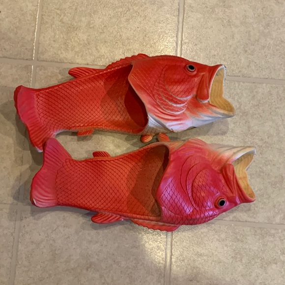 Coddies | Shoes | Fish Flops Used With Some Wear On Bottom Red Fades To ...